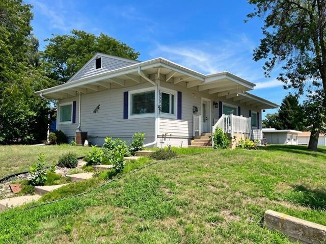 1500 Walnut St, Yankton, SD 57078