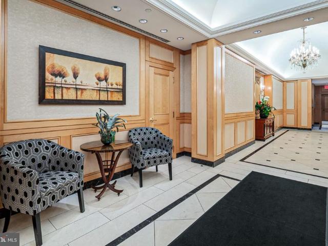 1500 00 Chestnut Street # 17A