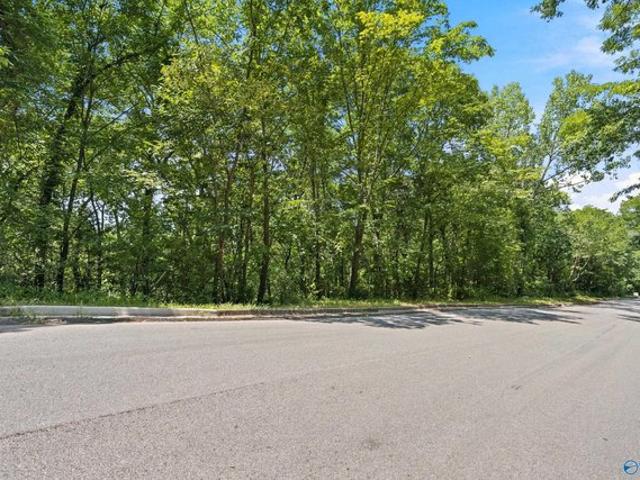 15012 Greentree Trl SE, Huntsville, AL 35803