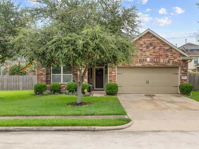 1501 Brook Hollow Dr, Pearland, TX 77581