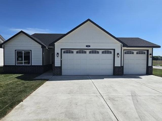 1501 E Midway Ct, Valley Center, KS 67147