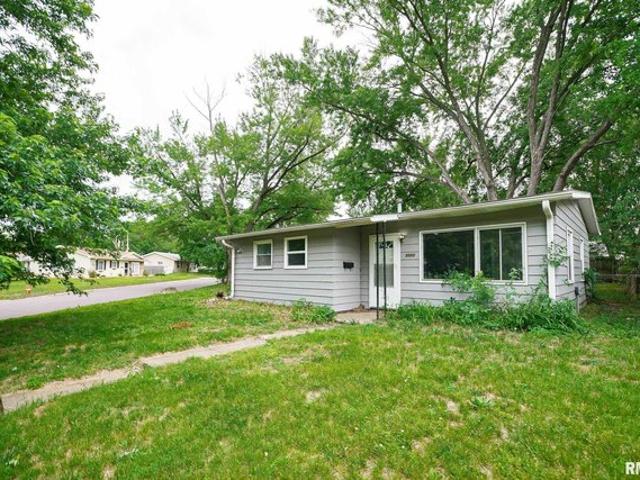 1501 Fenley St, Pekin, IL 61554
