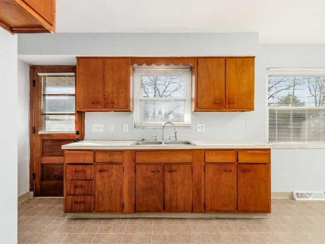 1501 Linwood 2 Bedroom Apartment for Rent at 1501 1501 Linwood Avenue/1023 1025 Frebis, Columbus, OH 43207