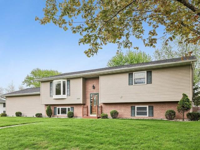 1501 Locust Ln, Prairie du Sac, WI 53578