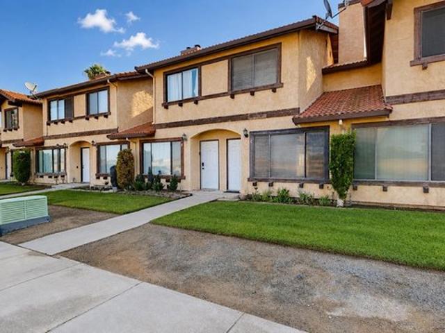 1501 Racquet Club Dr Apt C, Los Banos, CA 93635