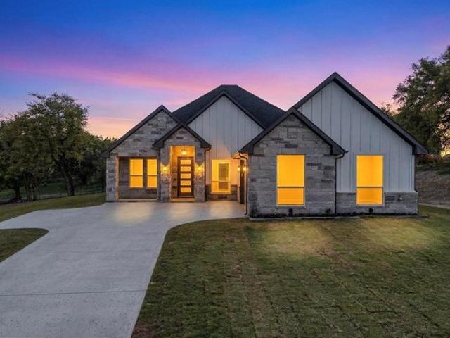1501 Rider Rd, Azle, TX 76020