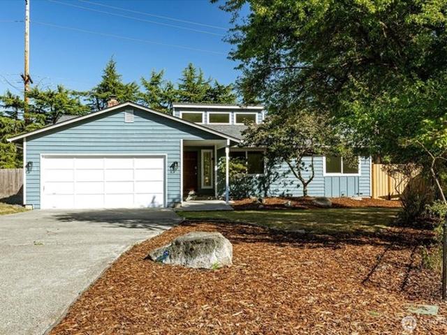 1501 SW Periwinkle Ln, Oak Harbor, WA 98277