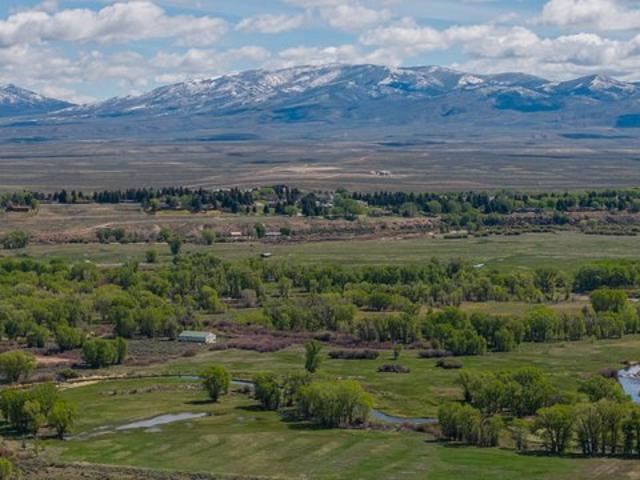 1501 S Veterans St, Saratoga, WY 82331