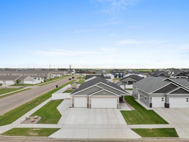 1501 SE Woodlands Way, Minot, ND 58701