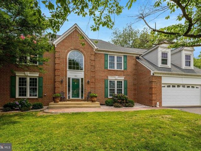 1501 Snowflake Ct, Herndon, VA 20170