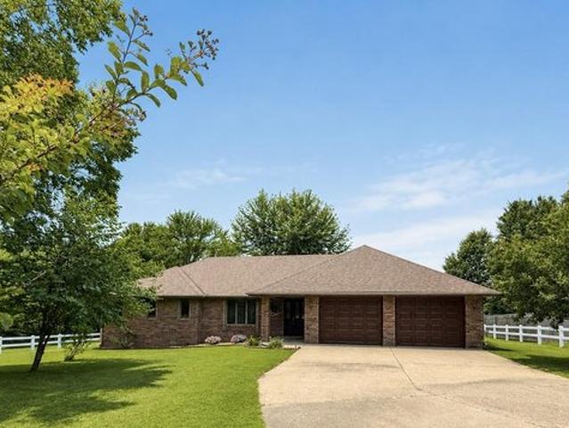 1501 Woodland Cir, Mountain Grove, MO 65711