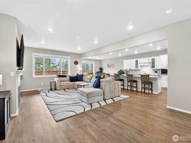 15022 Tyee Drive E