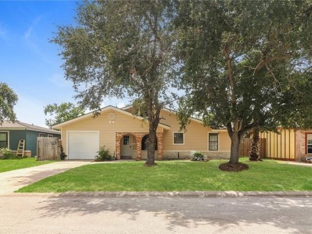 1502 Austin St, Portland, TX 78374