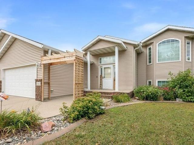 1502 Baywood Dr, West Fargo, ND 58078