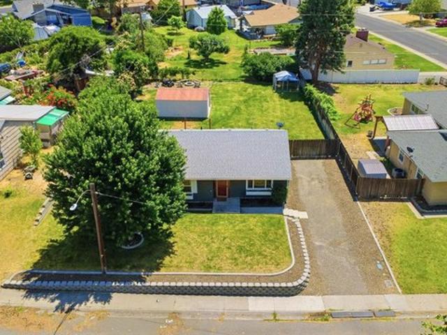 1502 Cottonwood Dr, Richland, WA 99354