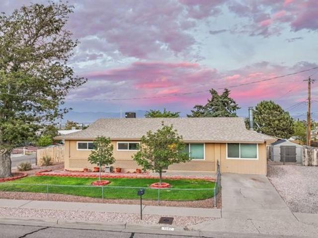 1502 Delgado Dr SW, Albuquerque, NM 87121