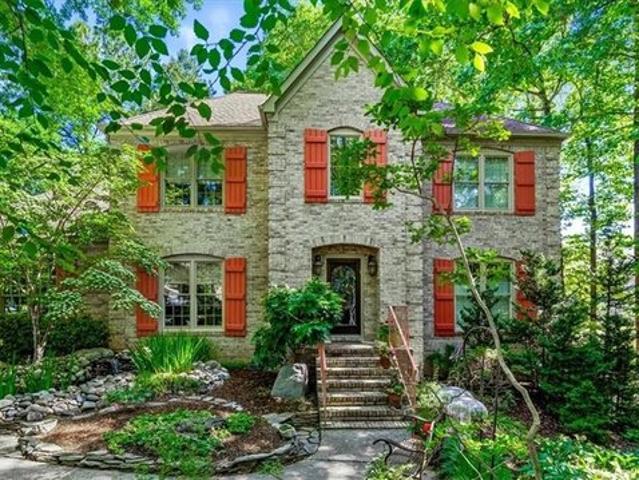 1502 Regents Park Ln, Greensboro, NC 27455