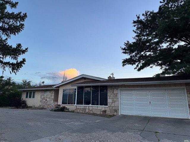 1502 Red Rock Dr, Gallup, NM 87301