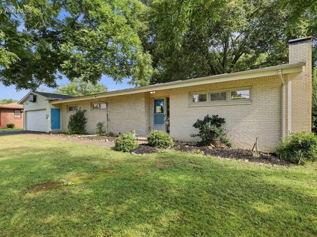 1502 Story Ave, Murray, KY 42071