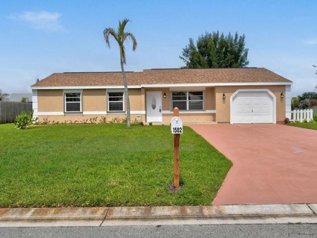 1502 SE Belcrest St, Port Saint Lucie, FL 34952