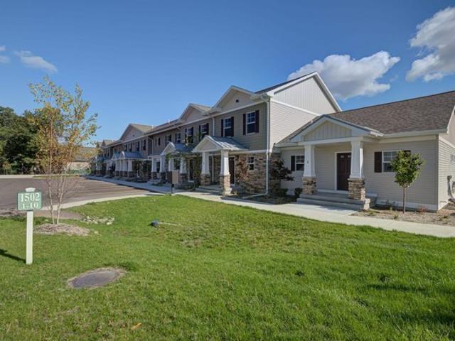 1502 Simsbury St, Traverse City, MI 49686