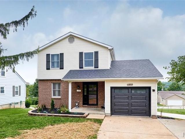 1502 Third Parkway St, Washington, MO 63090