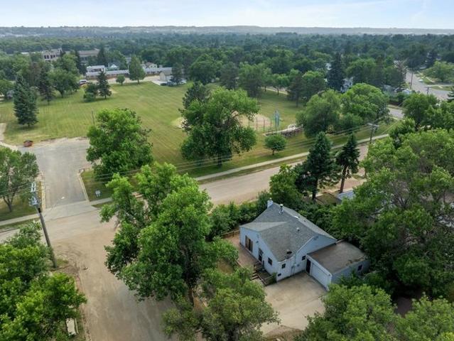 1502 11th Ave NW, Minot, ND 58703