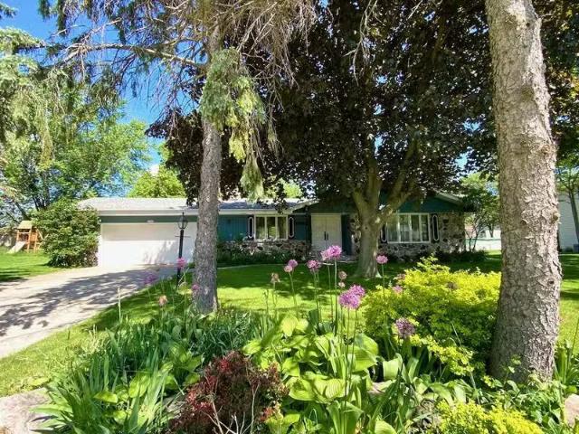 15030 W KINGSWAY DR, NEW BERLIN, WI 53151 Single Family Reside.