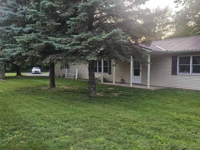 15030 E Pokihantus Dr, Canton, IL 61520