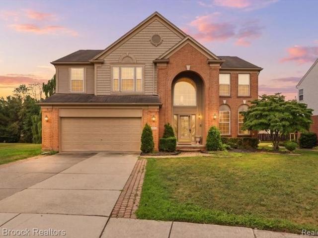 15034 Oak Knoll Ct, Sterling Heights, MI 48312