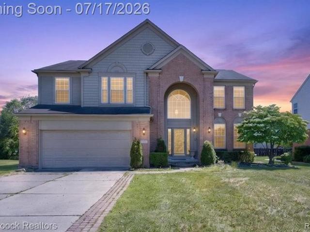 15034 Oak Knoll Ct, Sterling Heights, MI 48312