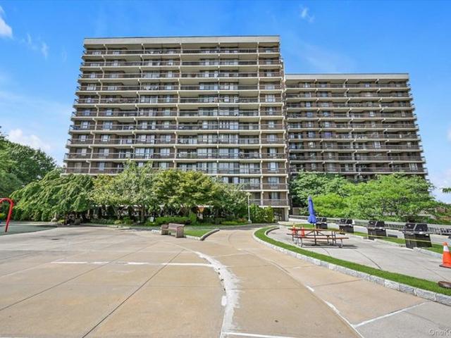 15038 Union Tpke Apt 8C, Flushing, NY 11367