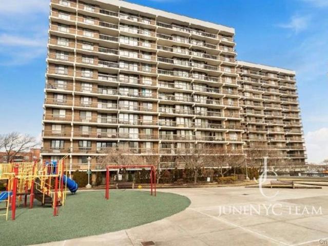 15038 Union Tpke Apt 8M, Flushing, NY 11367