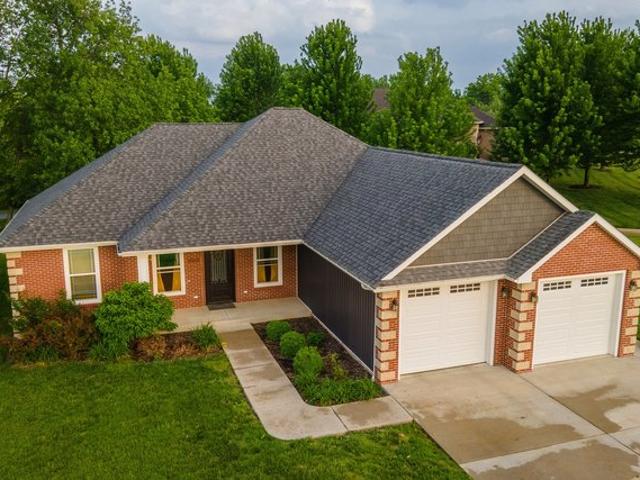 1503 Champions Dr, Marion, IL 62959