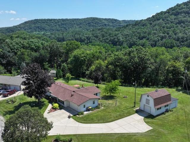 1503 Claudia Ave, La Crescent, MN 55947
