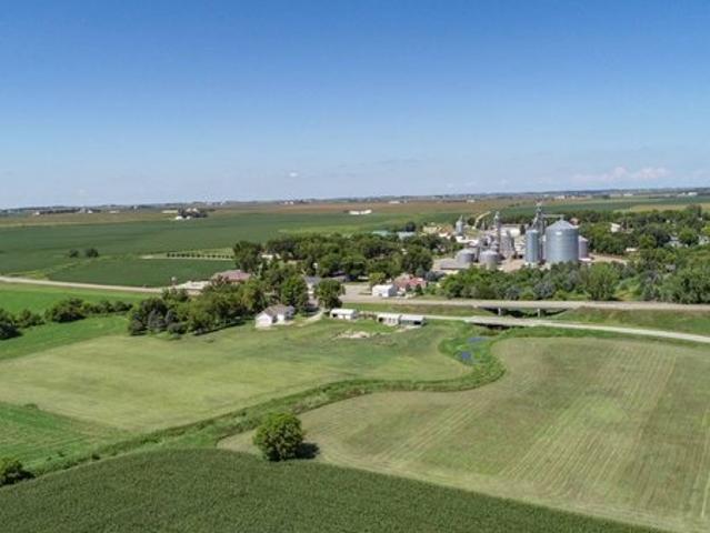 1503 Dove Ave, Lester, IA 51242
