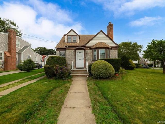 1503 Paul St, Baldwin, NY 11510