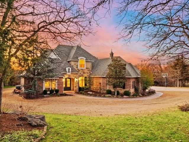 1503 Redbud Holw, Edmond, OK 73034