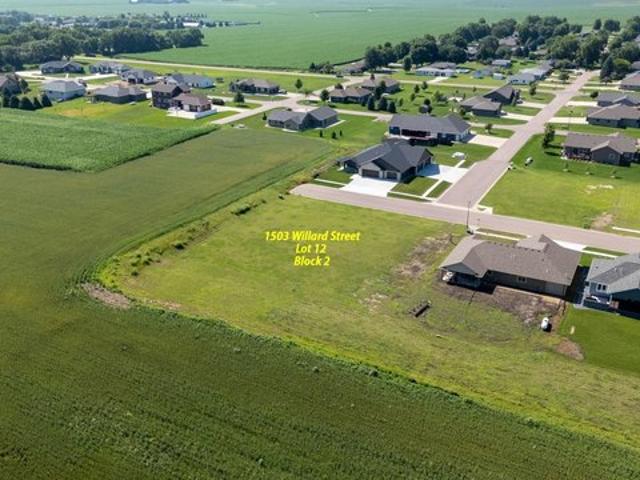 1503 Willard Ln, Larchwood, IA 51241