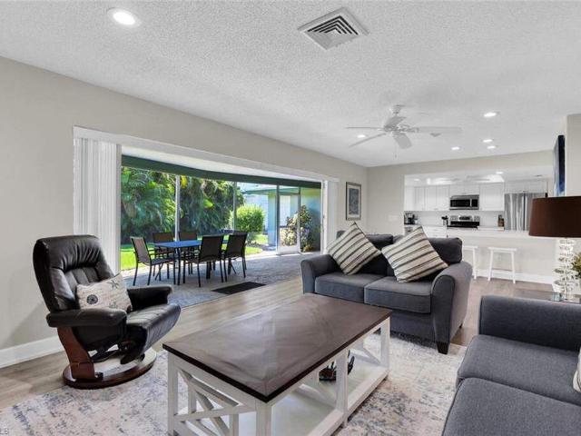 150 1st Ave N, Naples, FL