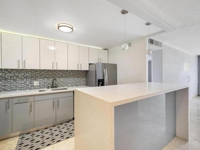 150 25th Rd SE #10H, Miami, FL 33129