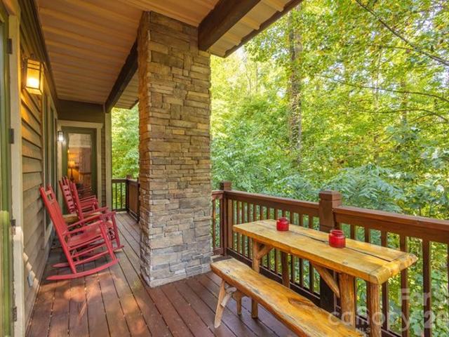 150 2 Saddle Notch Ln, Tuckasegee, NC 28783