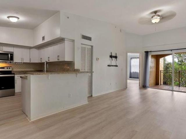 150 96th Ave NW #9 305, Pembroke Pines, FL 33024