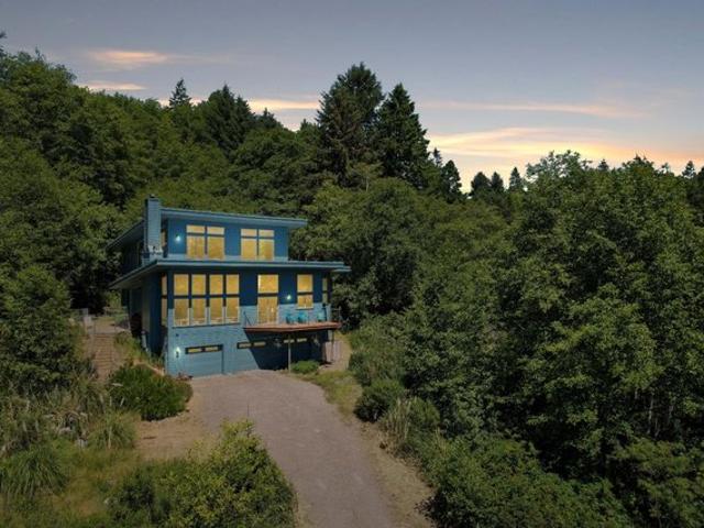 150 Charts Ct, Smith River, CA 95567