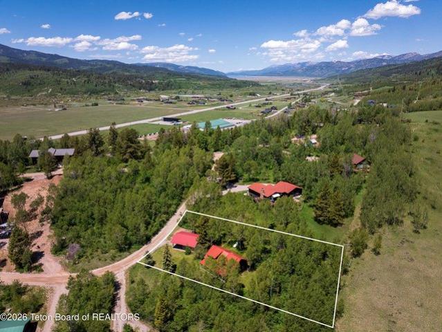 150 Chokecherry Dr, Alpine, WY 83128