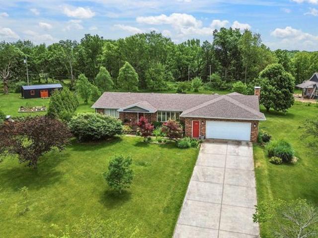 150 Curtis Dr, Valparaiso, IN 46383
