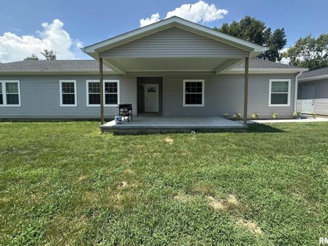 150 Annie Ln, Tovey, IL 62570