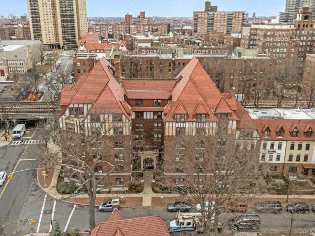 150 Burns Street, Unit 6H