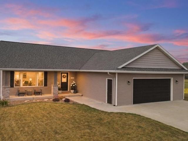 150 Grove Ct, Cedar Grove, WI 53013