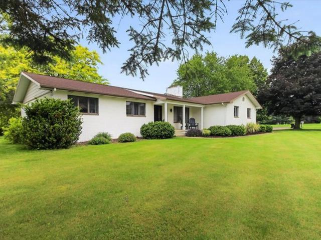 150 Doral Dr, Cadillac, MI 49601